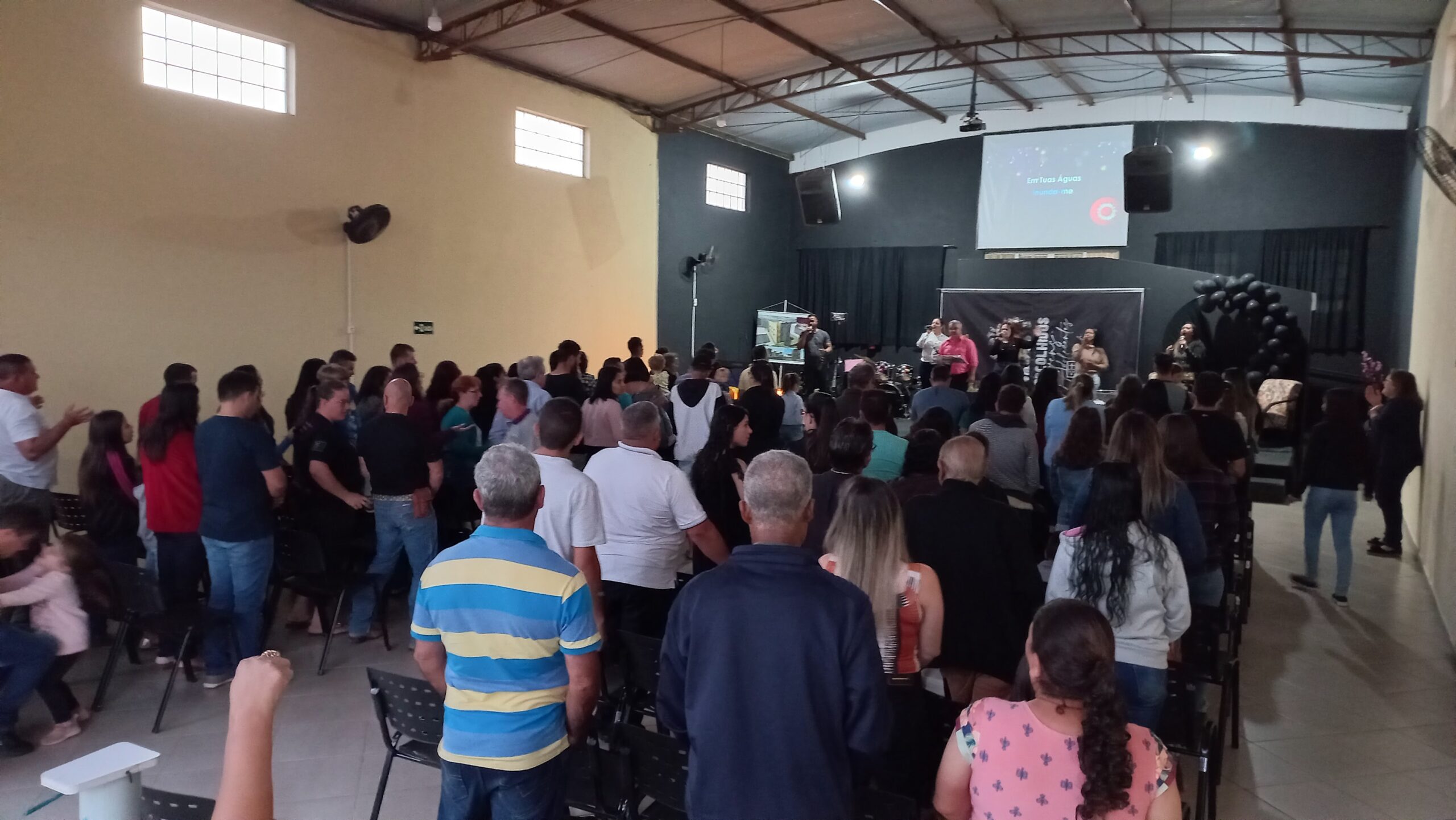 Noite de avivamento - Igreja do Evangelho Quadrangular - Nova Resende